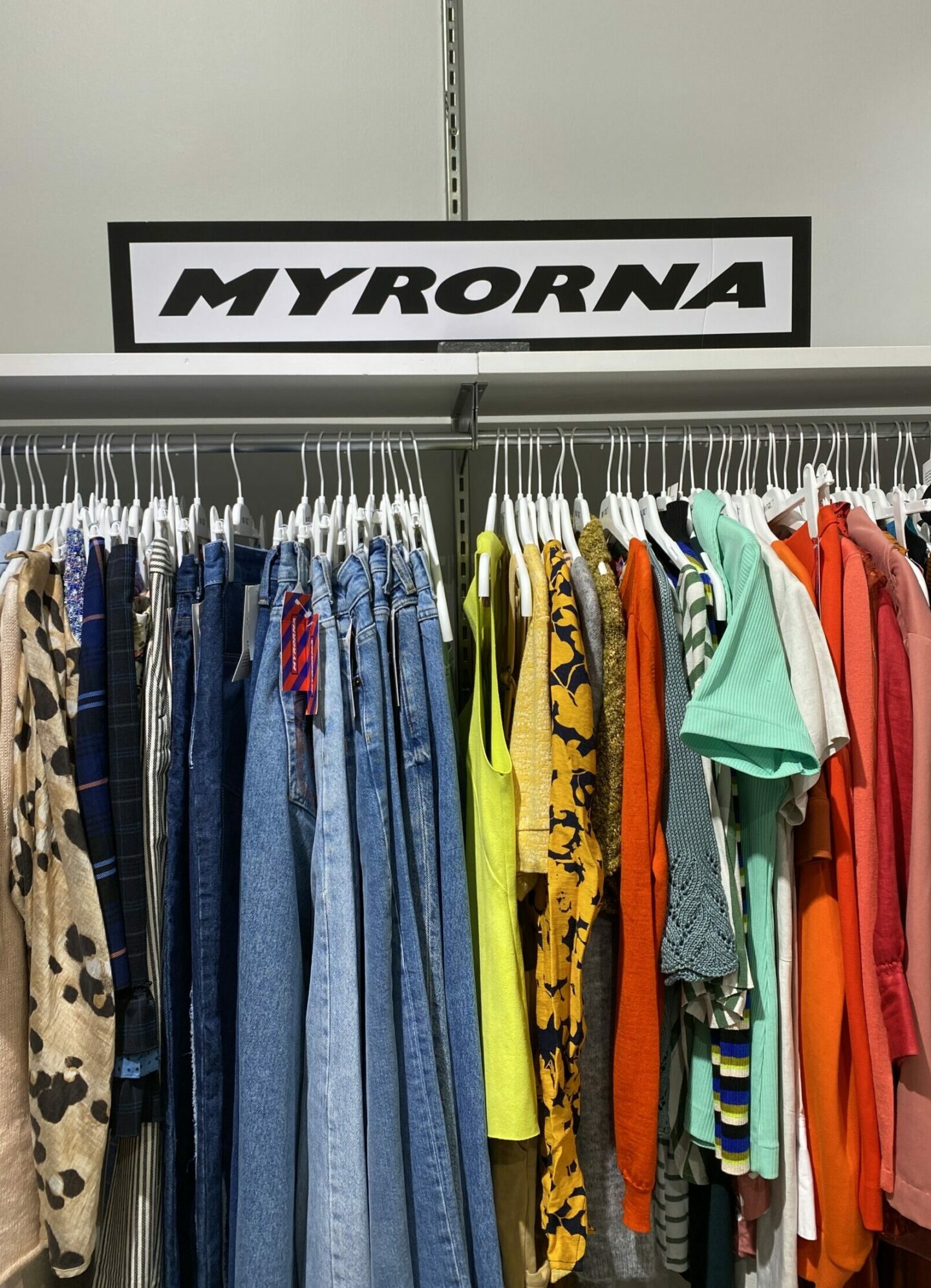 Second hand på Myrorna - Kläder och inredning från kända varumärken