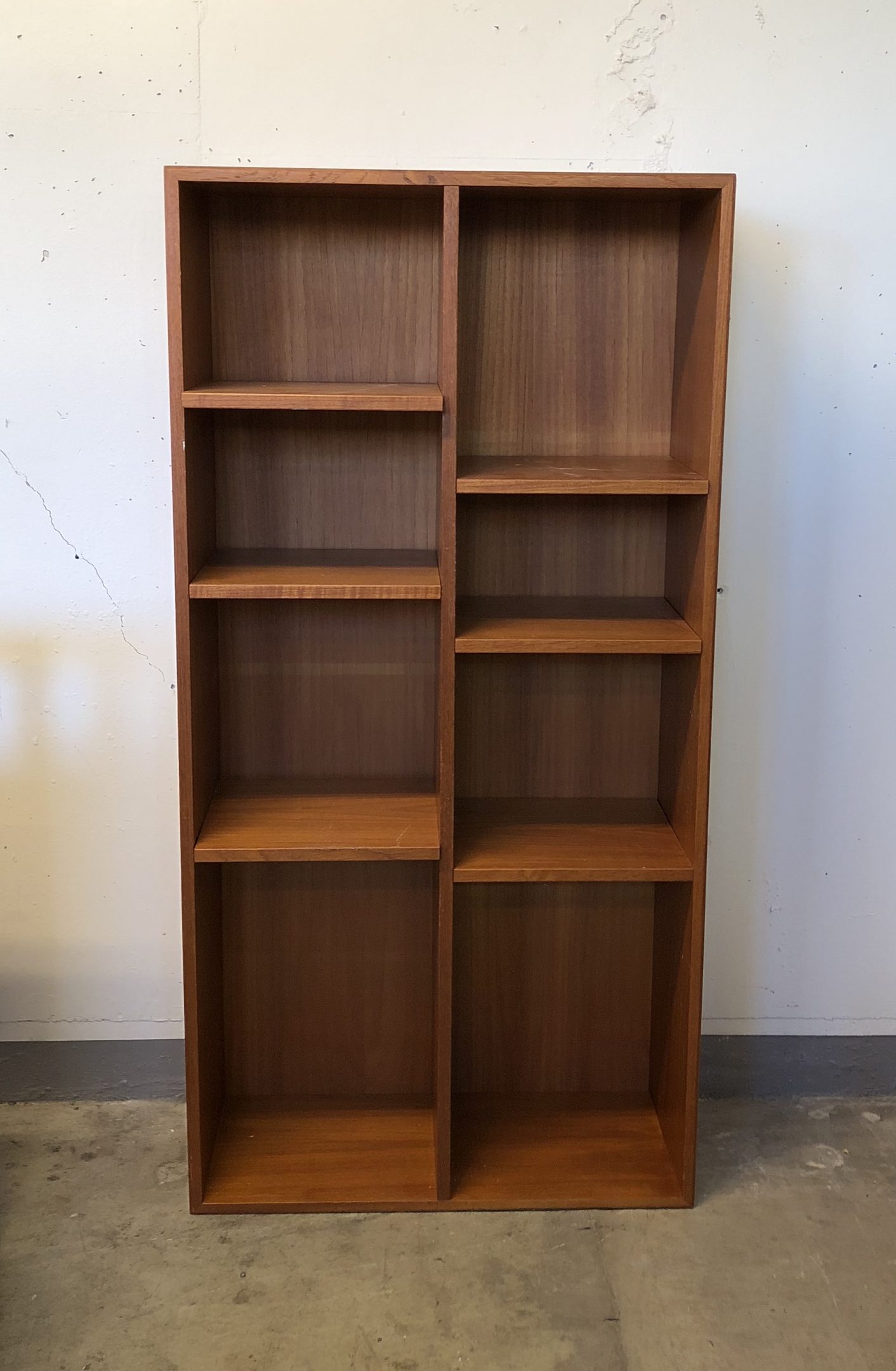 Så gör du: Hyllan och dova pallarna i grafiska hudtoner från Myrorna ...