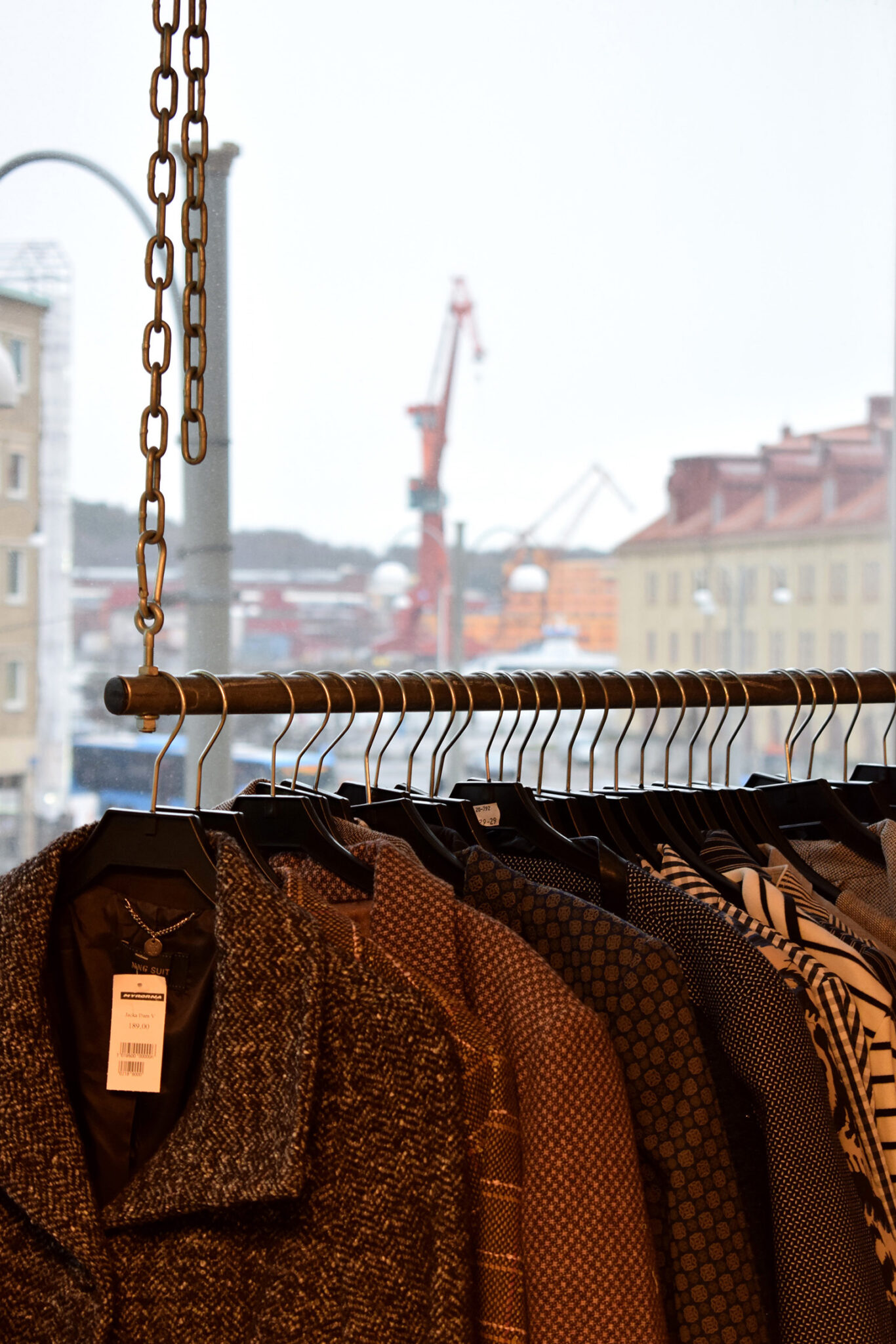 Second hand på Myrorna - Kläder och inredning från kända varumärken